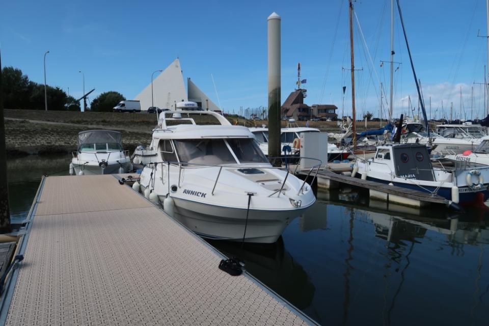 QUICKSILVER 750 WEEKEND | Yachtlink